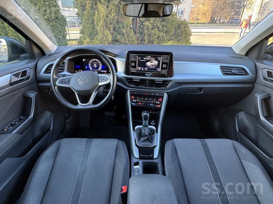Melns Volkswagen T-Roc 2022 Jelgava, ar dzinēja tilpumu 1.50 L un nobraukumu 0 tūkst. km par 18700 €, foto 9 vietnē AUTOMOTO.COM.LV