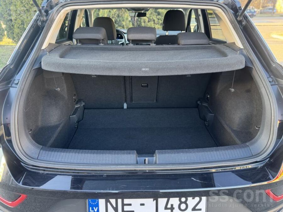 Melns Volkswagen T-Roc 2022 Jelgava, ar dzinēja tilpumu 1.50 L un nobraukumu 0 tūkst. km par 18700 €, foto 16 vietnē AUTOMOTO.COM.LV