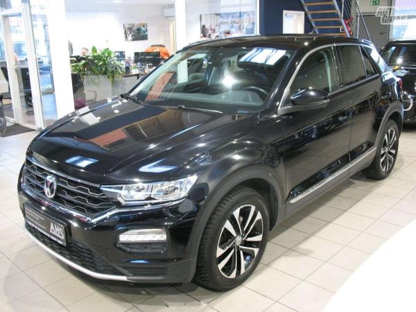 Melns Volkswagen T-Roc 2020 Kauņa, ar dzinēja tilpumu 2.00 L un nobraukumu 69 tūkst. km par 23935 €, foto 1 vietnē AUTOMOTO.COM.LV
