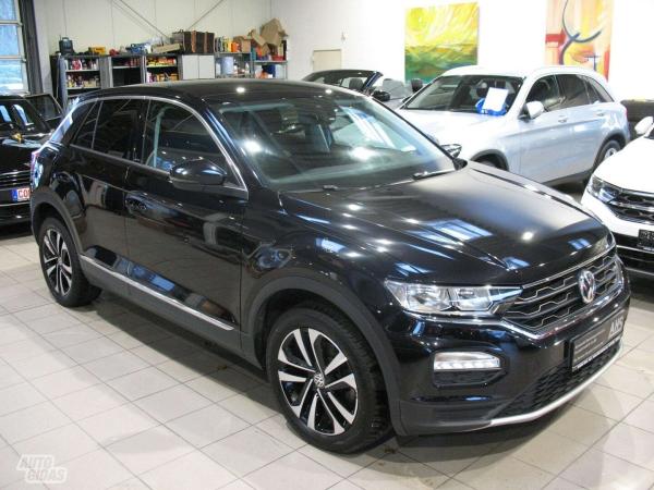 Melns Volkswagen T-Roc 2020 Kauņa, ar dzinēja tilpumu 2.00 L un nobraukumu 69 tūkst. km par 23935 €, foto 2 vietnē AUTOMOTO.COM.LV