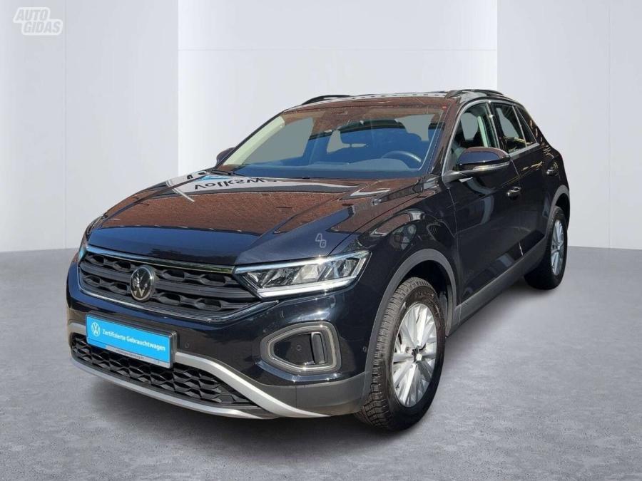 Black Volkswagen T-Roc 2022 in Kaunas, with an engine capacity of 1.50 L and mileage of 32 thousand km for 25417 €, photo 3 on AUTOMOTO.COM.LV