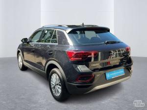 Black Volkswagen T-Roc 2022 in Kaunas, with an engine capacity of 1.50 L and mileage of 32 thousand km for 25417 €, photo 5 on AUTOMOTO.COM.LV