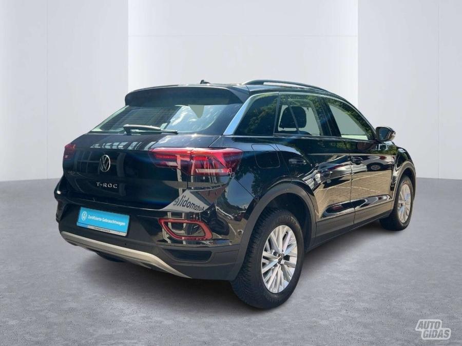 Black Volkswagen T-Roc 2022 in Kaunas, with an engine capacity of 1.50 L and mileage of 32 thousand km for 25417 €, photo 6 on AUTOMOTO.COM.LV