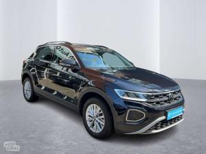 Black Volkswagen T-Roc 2022 in Kaunas, with an engine capacity of 1.50 L and mileage of 32 thousand km for 25417 €, photo 8 on AUTOMOTO.COM.LV