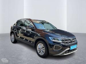 Black Volkswagen T-Roc 2022 in Kaunas, with an engine capacity of 1.50 L and mileage of 32 thousand km for 25417 €, photo 9 on AUTOMOTO.COM.LV