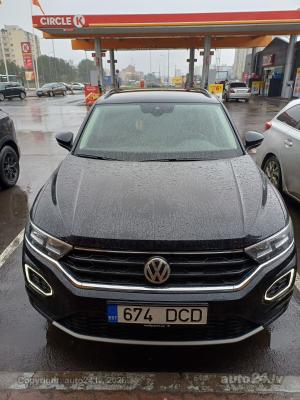 Black Volkswagen T-Roc 2019 in Tallinn, with an engine capacity of 1.50 L and mileage of 210 thousand km for 13999 €, photo  on AUTOMOTO.COM.LV