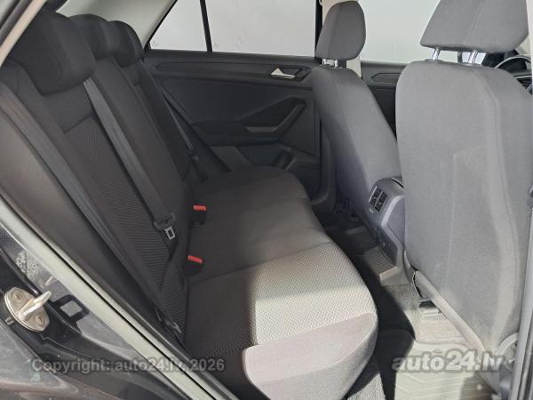 Black Volkswagen T-Roc 2019 in Narva, with an engine capacity of 1.00 L and mileage of 88 thousand km for 13900 €, photo 8 on AUTOMOTO.COM.LV