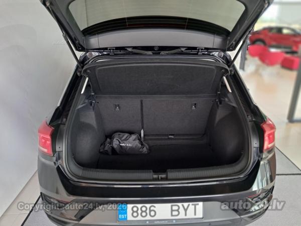 Black Volkswagen T-Roc 2019 in Narva, with an engine capacity of 1.00 L and mileage of 88 thousand km for 13900 €, photo 7 on AUTOMOTO.COM.LV