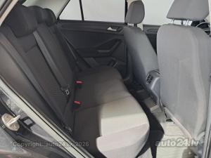 Melns Volkswagen T-Roc 2019 Narva, ar dzinēja tilpumu 1.00 L un nobraukumu 88 tūkst. km par 13900 €, foto 9 vietnē AUTOMOTO.COM.LV