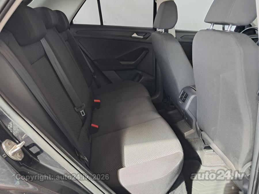 Melns Volkswagen T-Roc 2019 Narva, ar dzinēja tilpumu 1.00 L un nobraukumu 88 tūkst. km par 13900 €, foto 9 vietnē AUTOMOTO.COM.LV