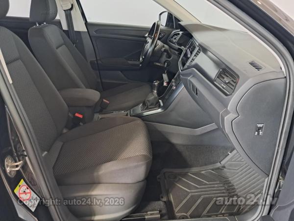 Black Volkswagen T-Roc 2019 in Narva, with an engine capacity of 1.00 L and mileage of 88 thousand km for 13900 €, photo 9 on AUTOMOTO.COM.LV
