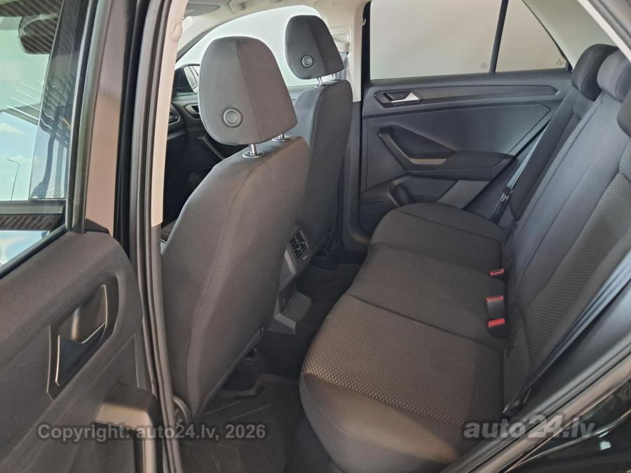 Melns Volkswagen T-Roc 2019 Narva, ar dzinēja tilpumu 1.00 L un nobraukumu 88 tūkst. km par 13900 €, foto 11 vietnē AUTOMOTO.COM.LV