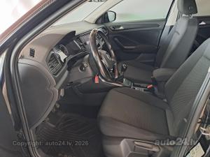 Melns Volkswagen T-Roc 2019 Narva, ar dzinēja tilpumu 1.00 L un nobraukumu 88 tūkst. km par 13900 €, foto 12 vietnē AUTOMOTO.COM.LV