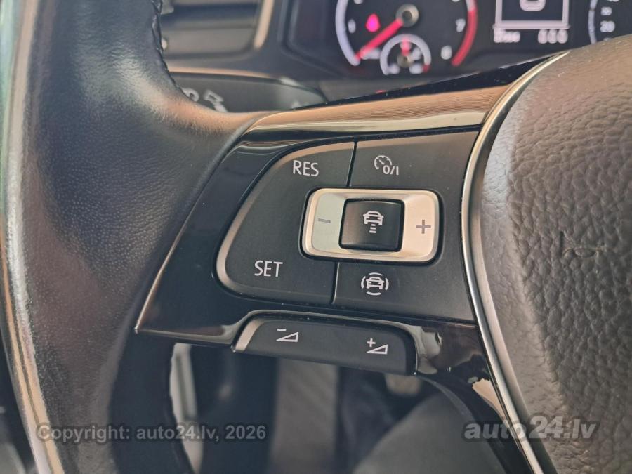Melns Volkswagen T-Roc 2019 Narva, ar dzinēja tilpumu 1.00 L un nobraukumu 88 tūkst. km par 13900 €, foto 14 vietnē AUTOMOTO.COM.LV