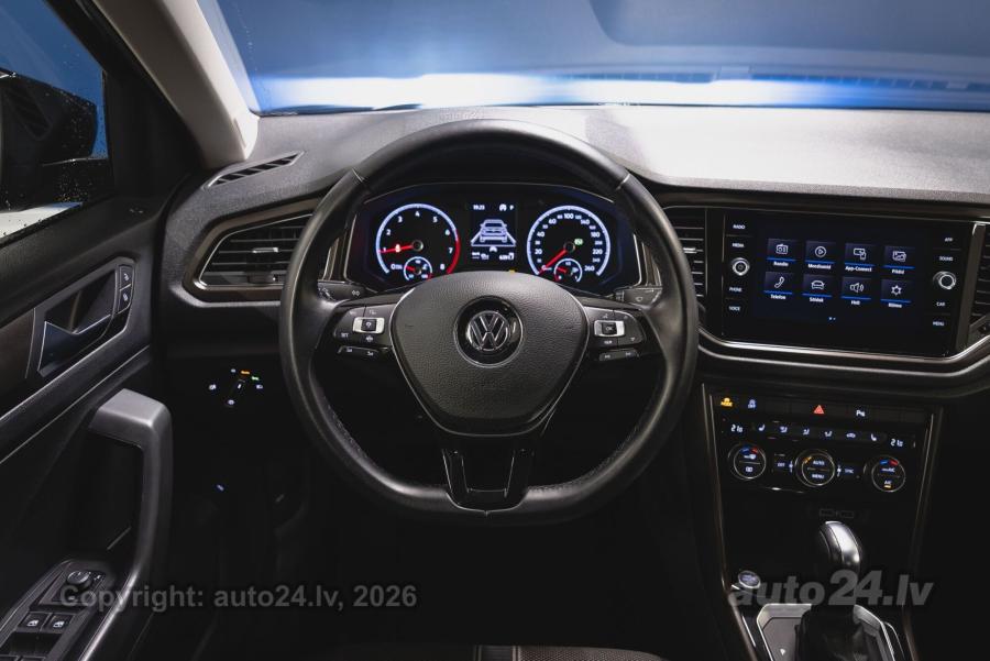 Black Volkswagen T-Roc 2019 in Tallinn, with an engine capacity of 1.50 L and mileage of 27 thousand km for 20900 €, photo 9 on AUTOMOTO.COM.LV