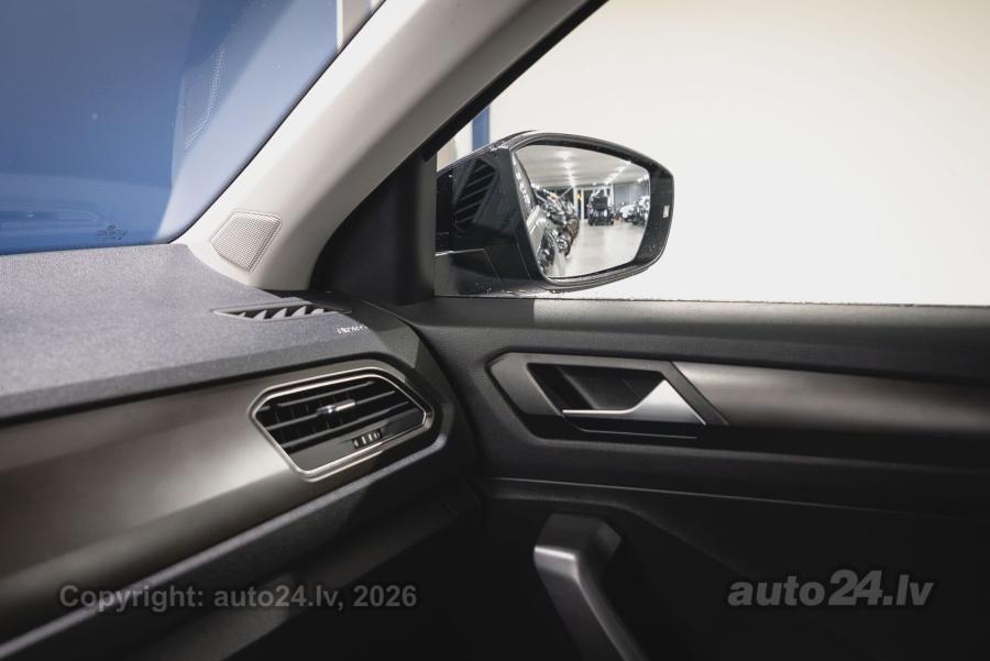 Black Volkswagen T-Roc 2019 in Tallinn, with an engine capacity of 1.50 L and mileage of 27 thousand km for 20900 €, photo 12 on AUTOMOTO.COM.LV