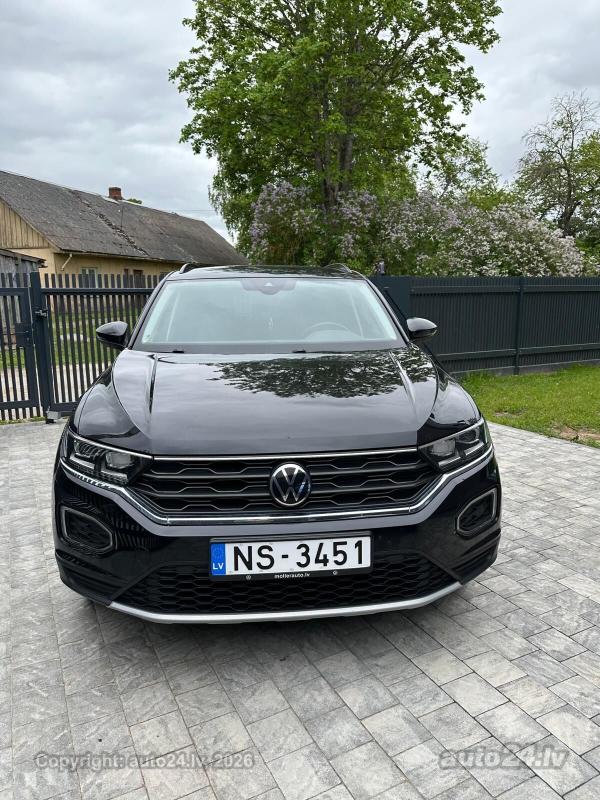 Melns Volkswagen T-Roc 2021 Rīga, ar dzinēja tilpumu 1.50 L un nobraukumu 102 tūkst. km par 18500 €, foto 1 vietnē AUTOMOTO.COM.LV