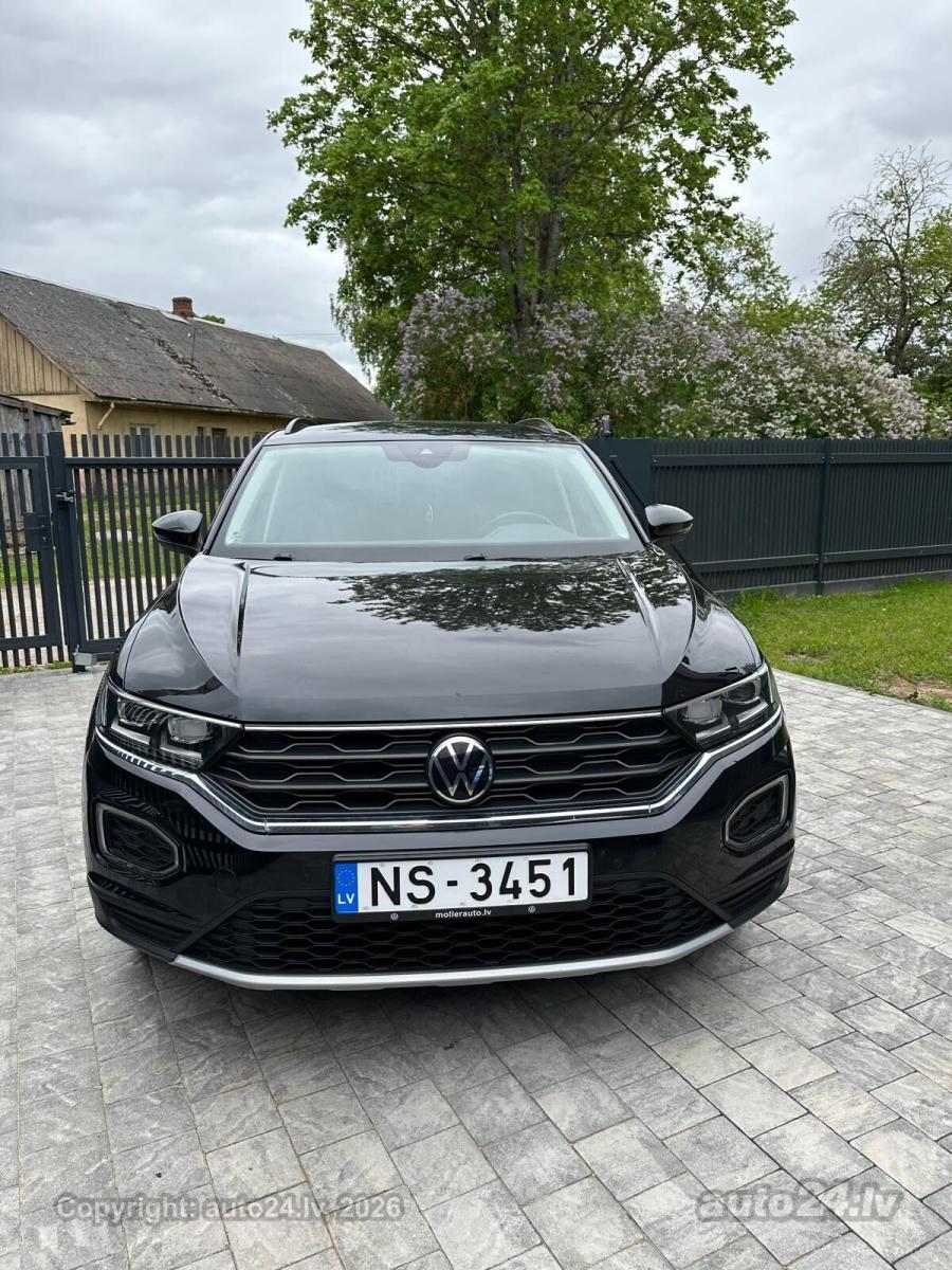 Black Volkswagen T-Roc 2021 in Riga, with an engine capacity of 1.50 L and mileage of 102 thousand km for 18500 €, photo 1 on AUTOMOTO.COM.LV
