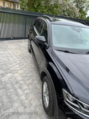 Black Volkswagen T-Roc 2021 in Riga, with an engine capacity of 1.50 L and mileage of 102 thousand km for 18500 €, photo 3 on AUTOMOTO.COM.LV