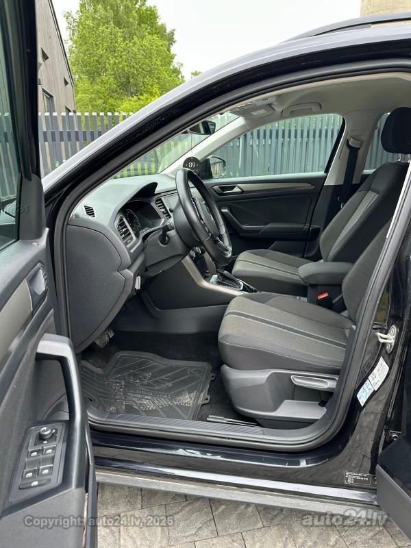 Melns Volkswagen T-Roc 2021 Rīga, ar dzinēja tilpumu 1.50 L un nobraukumu 102 tūkst. km par 18500 €, foto 4 vietnē AUTOMOTO.COM.LV