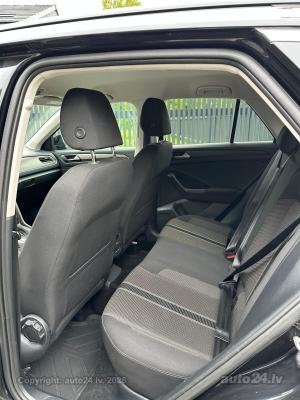 Black Volkswagen T-Roc 2021 in Riga, with an engine capacity of 1.50 L and mileage of 102 thousand km for 18500 €, photo 6 on AUTOMOTO.COM.LV