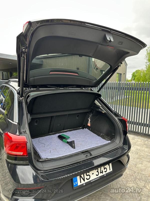Melns Volkswagen T-Roc 2021 Rīga, ar dzinēja tilpumu 1.50 L un nobraukumu 102 tūkst. km par 18500 €, foto 8 vietnē AUTOMOTO.COM.LV