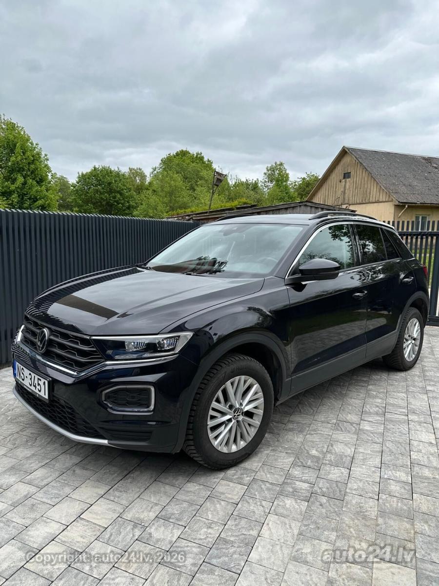 Black Volkswagen T-Roc 2021 in Riga, with an engine capacity of 1.50 L and mileage of 102 thousand km for 18500 €, photo 10 on AUTOMOTO.COM.LV