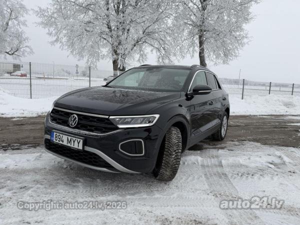 Melns Volkswagen T-Roc 2024 Tartu, ar dzinēja tilpumu 1.50 L un nobraukumu 37 tūkst. km par 25500 €, foto 2 vietnē AUTOMOTO.COM.LV