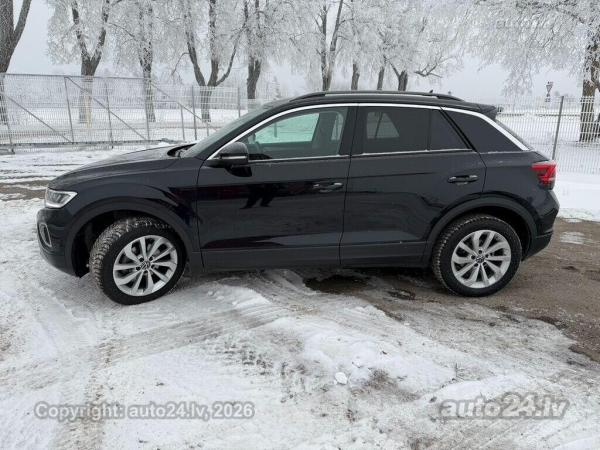 Melns Volkswagen T-Roc 2024 Tartu, ar dzinēja tilpumu 1.50 L un nobraukumu 37 tūkst. km par 25500 €, foto 3 vietnē AUTOMOTO.COM.LV