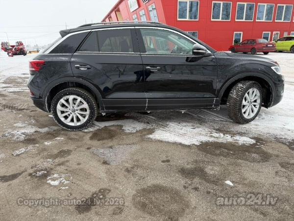 Melns Volkswagen T-Roc 2024 Tartu, ar dzinēja tilpumu 1.50 L un nobraukumu 37 tūkst. km par 25500 €, foto 5 vietnē AUTOMOTO.COM.LV