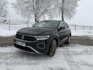 Melns Volkswagen T-Roc 2024 Tartu, ar dzinēja tilpumu 1.50 L un nobraukumu 37 tūkst. km par 25500 €, foto 2 vietnē AUTOMOTO.COM.LV