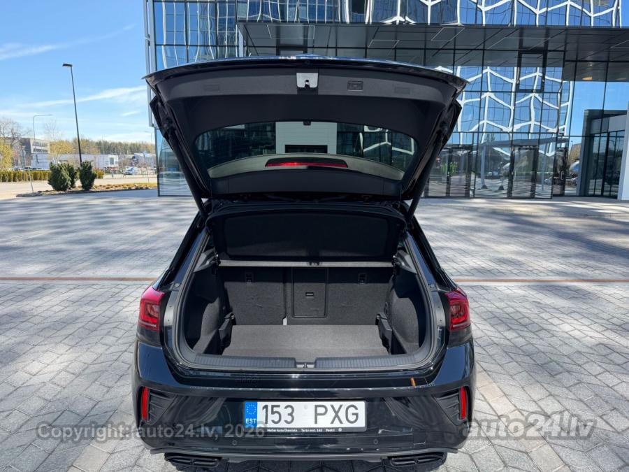 Black Volkswagen T-Roc 2024 in Tallinn, with an engine capacity of 1.50 L and mileage of 37 thousand km for 24900 €, photo 12 on AUTOMOTO.COM.LV