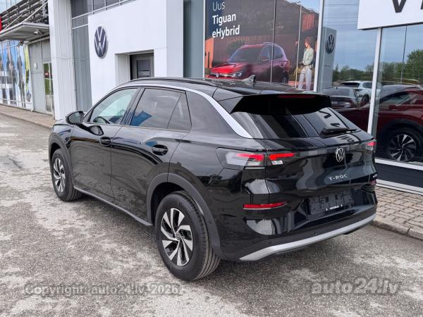Melns Volkswagen T-Roc 2026 Viljandi, ar dzinēja tilpumu 1.50 L un nobraukumu 11 tūkst. km par 29874 €, foto 2 vietnē AUTOMOTO.COM.LV