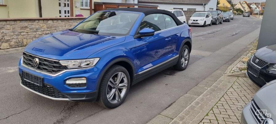 Blue Volkswagen T-Roc 2021 in Kaunas, with an engine capacity of 1.00 L and mileage of 47 thousand km for 22735 €, photo 2 on AUTOMOTO.COM.LV
