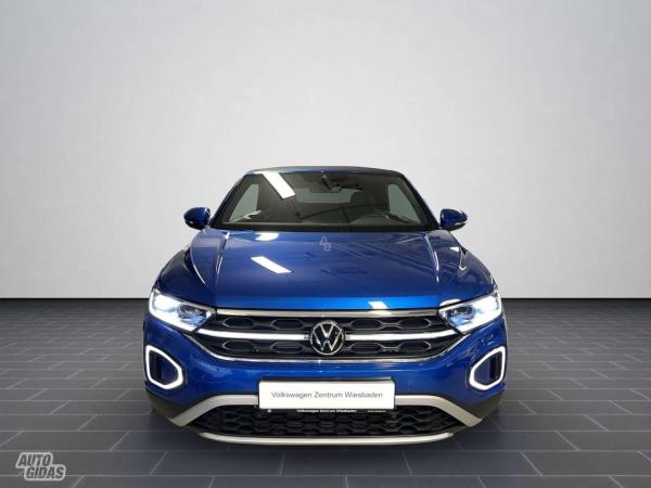Blue Volkswagen T-Roc 2022 in Kaunas, with an engine capacity of 1.50 L and mileage of 52 thousand km for 27878 €, photo 5 on AUTOMOTO.COM.LV
