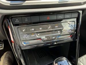 Zils Volkswagen T-Roc 2025 Viļņa, ar dzinēja tilpumu 1.50 L un nobraukumu 21 tūkst. km par 32200 €, foto 24 vietnē AUTOMOTO.COM.LV