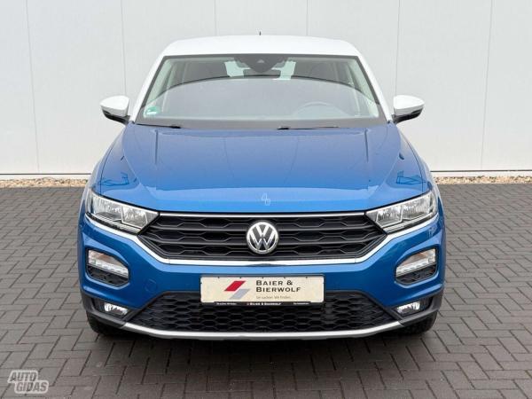 Blue Volkswagen T-Roc 2017 in Kaunas, with an engine capacity of 2.00 L and mileage of 66 thousand km for 24965 €, photo 2 on AUTOMOTO.COM.LV