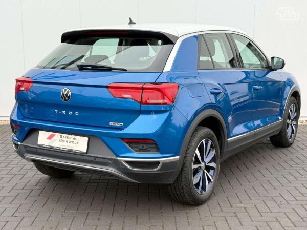 Blue Volkswagen T-Roc 2017 in Kaunas, with an engine capacity of 2.00 L and mileage of 66 thousand km for 24965 €, photo 4 on AUTOMOTO.COM.LV