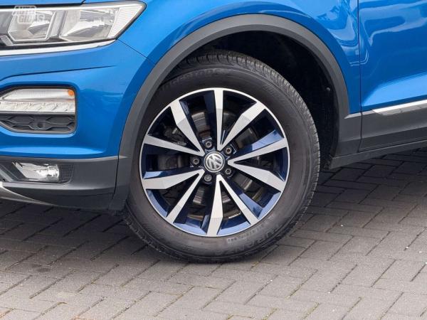 Blue Volkswagen T-Roc 2017 in Kaunas, with an engine capacity of 2.00 L and mileage of 66 thousand km for 24965 €, photo 8 on AUTOMOTO.COM.LV