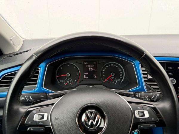 Blue Volkswagen T-Roc 2017 in Kaunas, with an engine capacity of 2.00 L and mileage of 66 thousand km for 24965 €, photo 9 on AUTOMOTO.COM.LV