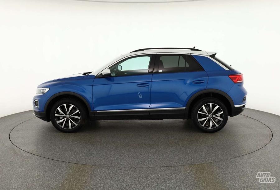 Zils Volkswagen T-Roc 2018 Kauņa, ar dzinēja tilpumu 1.50 L un nobraukumu 69 tūkst. km par 22390 €, foto 2 vietnē AUTOMOTO.COM.LV