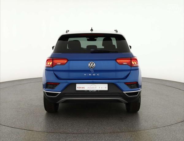 Blue Volkswagen T-Roc 2018 in Kaunas, with an engine capacity of 1.50 L and mileage of 69 thousand km for 22390 €, photo 4 on AUTOMOTO.COM.LV