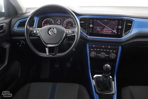Blue Volkswagen T-Roc 2018 in Kaunas, with an engine capacity of 1.50 L and mileage of 69 thousand km for 22390 €, photo 10 on AUTOMOTO.COM.LV
