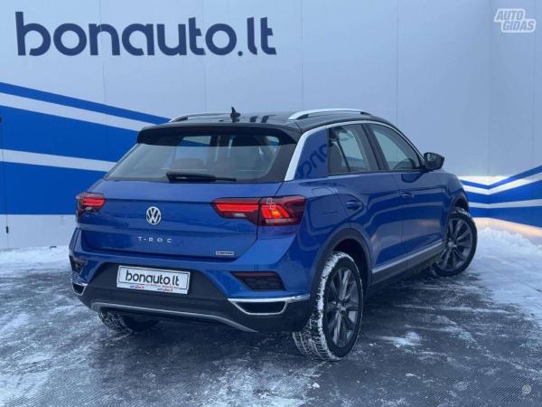 Zils Volkswagen T-Roc 2018 Kauņa, ar dzinēja tilpumu 2.00 L un nobraukumu 210 tūkst. km par 15450 €, foto 4 vietnē AUTOMOTO.COM.LV