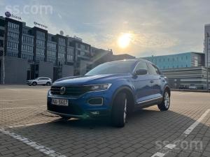 Blue Volkswagen T-Roc 2018 in Riga, with an engine capacity of 2.00 L and mileage of 135 thousand km for 15555 €, photo  on AUTOMOTO.COM.LV