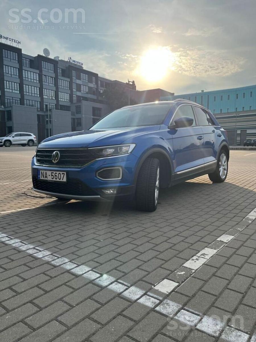 Zils Volkswagen T-Roc 2018 Rīga, ar dzinēja tilpumu 2.00 L un nobraukumu 135 tūkst. km par 15555 €, foto 3 vietnē AUTOMOTO.COM.LV