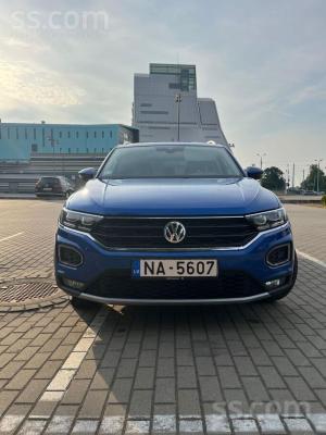 Zils Volkswagen T-Roc 2018 Rīga, ar dzinēja tilpumu 2.00 L un nobraukumu 135 tūkst. km par 15555 €, foto 5 vietnē AUTOMOTO.COM.LV