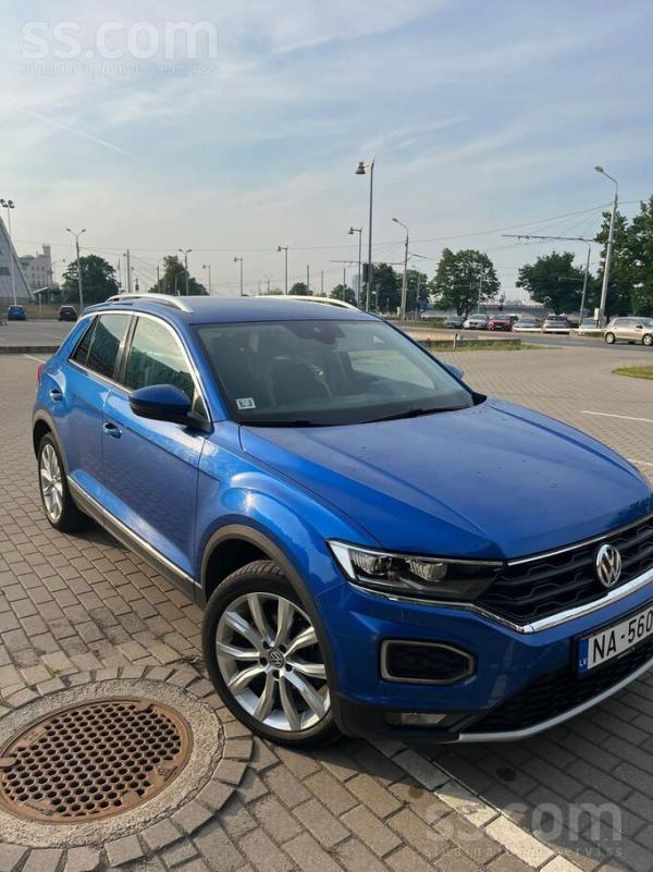 Zils Volkswagen T-Roc 2018 Rīga, ar dzinēja tilpumu 2.00 L un nobraukumu 135 tūkst. km par 15555 €, foto 5 vietnē AUTOMOTO.COM.LV