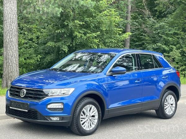 Blue Volkswagen T-Roc 2018 in Valmiera, with an engine capacity of 1.60 L and mileage of 0 thousand km for 15500 €, photo 1 on AUTOMOTO.COM.LV