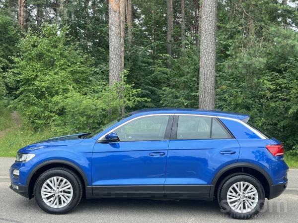 Blue Volkswagen T-Roc 2018 in Valmiera, with an engine capacity of 1.60 L and mileage of 0 thousand km for 15500 €, photo 2 on AUTOMOTO.COM.LV